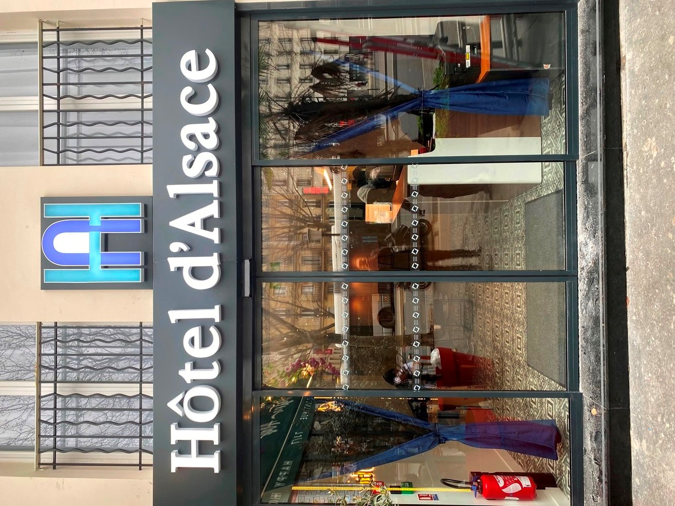 Galerie de l’ Hotel d'Alsace à Paris - Site Web Officiel